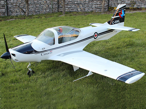 Grob G 120A - kunstflugtaugliches, einmotoriges Modellflugzeug